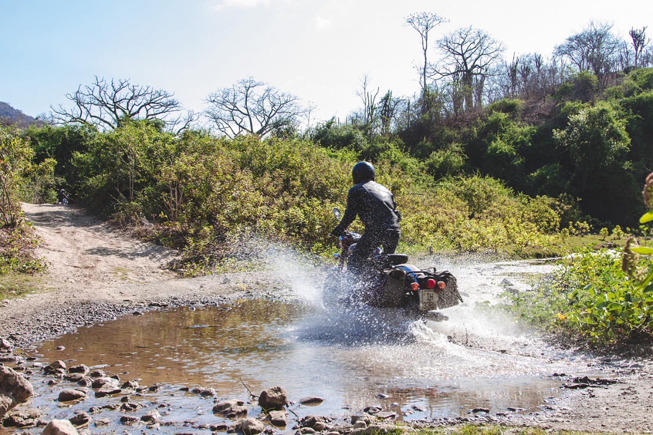 Road Tripping en Équateur en Royal Enfield - Vintage Motors Mag ...